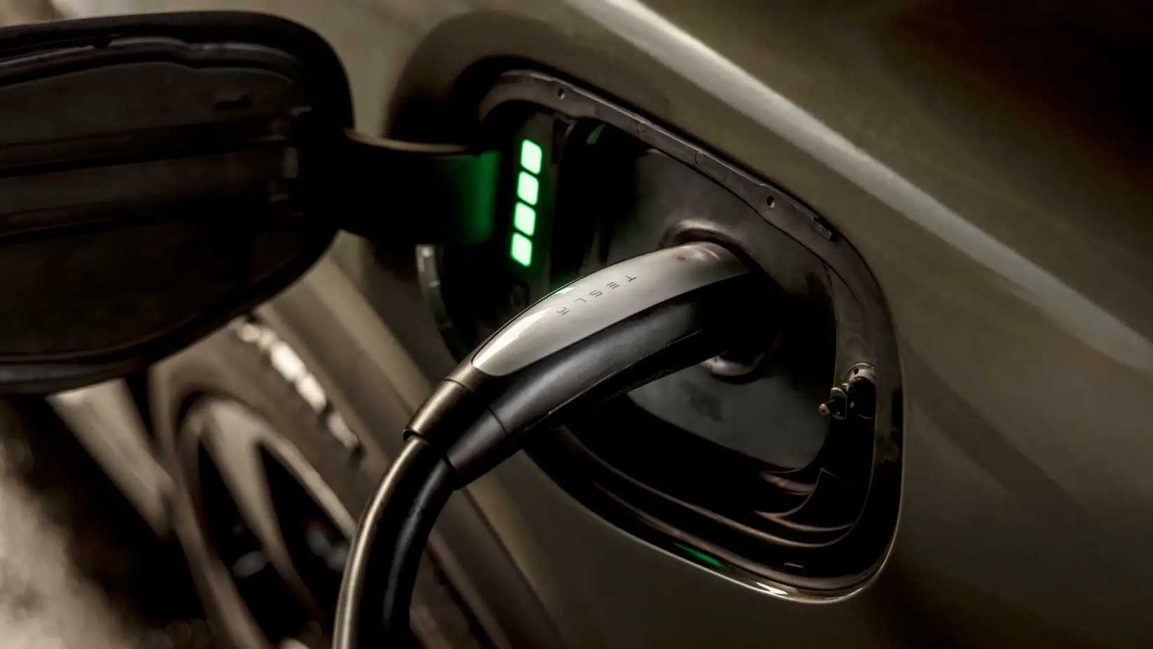 The 2025 Lucid Gravity Boasts Impressive Range And Charging Capabilities