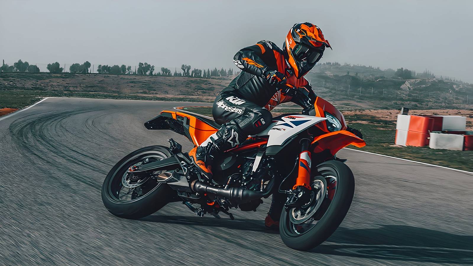 10 Reasons The New KTM 390 SMC R Is Better Than The Suzuki DRZ-4SM