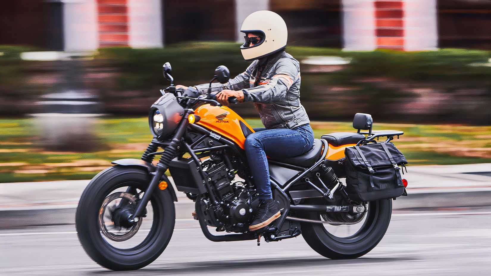 10 Perfect Lightweight Motorcycles For New Riders In 2025