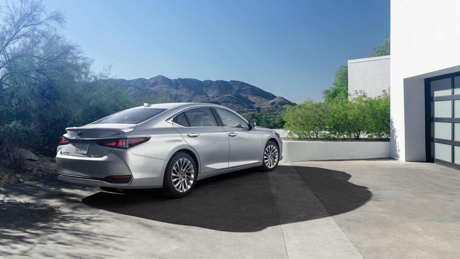 This Used Luxury Car With Toyota Reliability Is Cheaper Than A New Camry