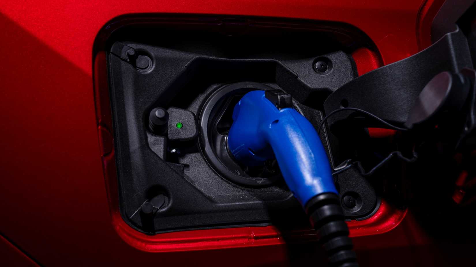 Here's How PHEV Batteries From Different Automakers Hold Up Over Time