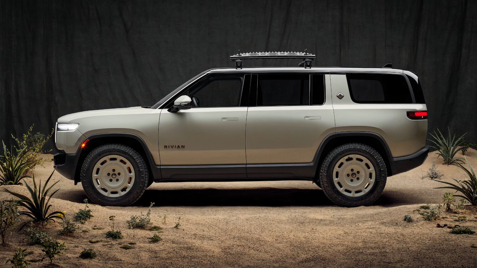 Rivian R1S | TopSpeed