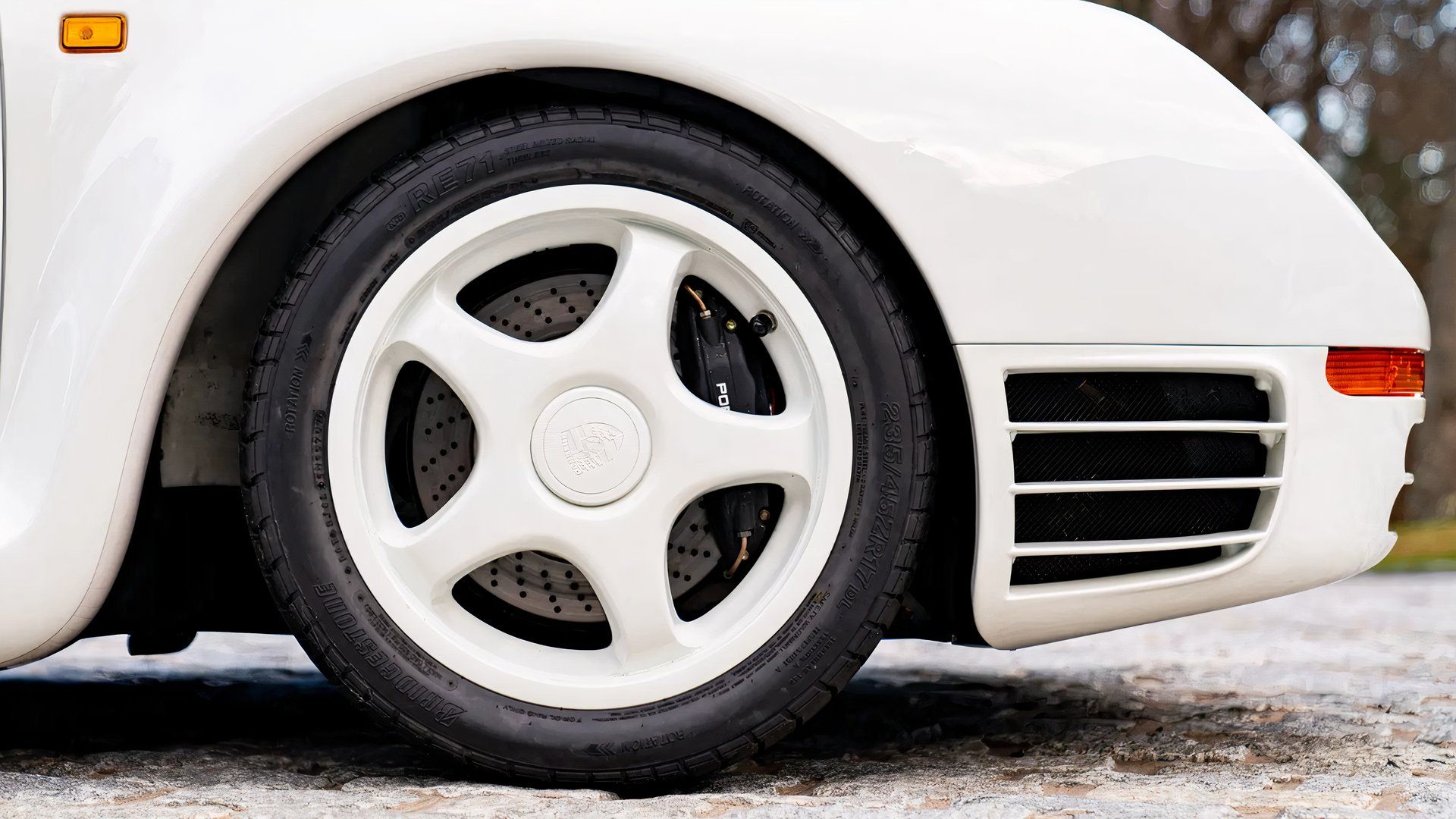 How the Porsche 959 Became The Supercar That Time Can’t Touch