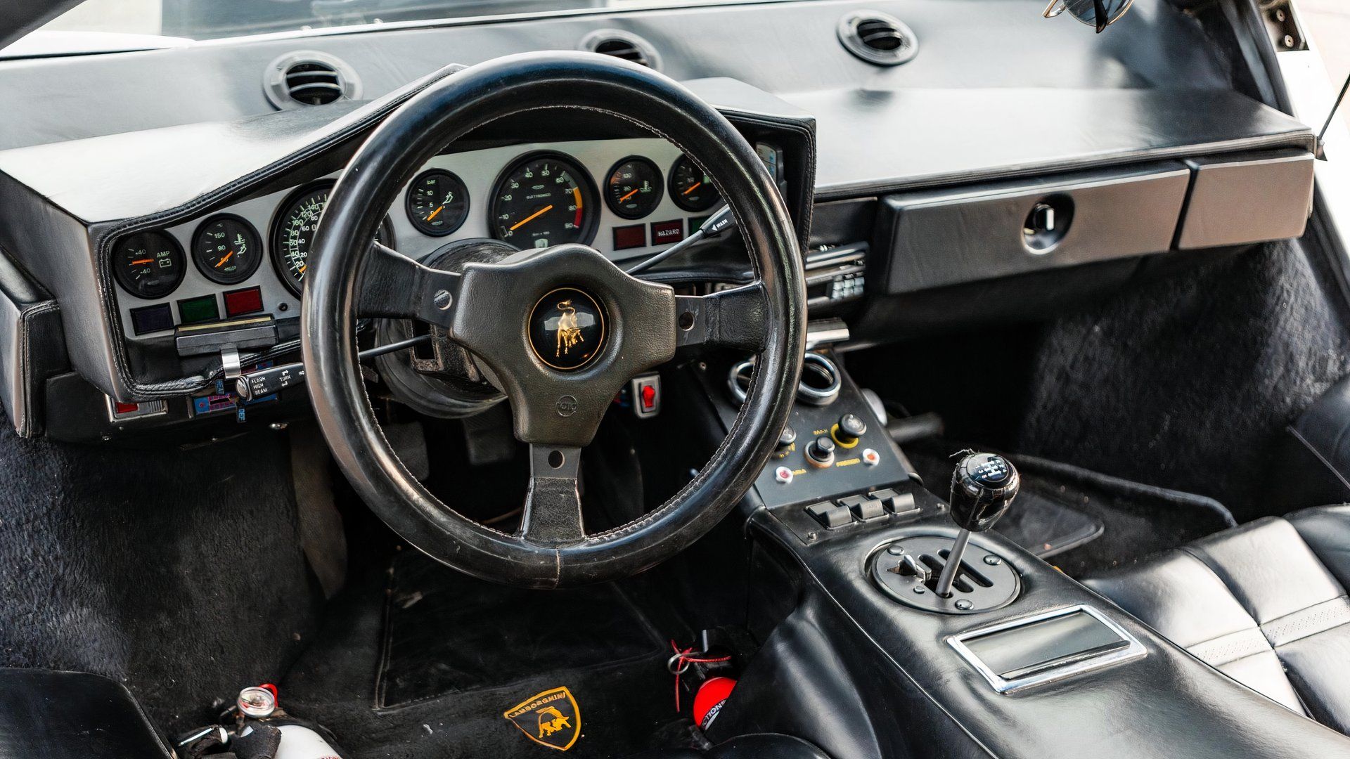 10 Things That Make The Lamborghini Countach A Quirky Supercar