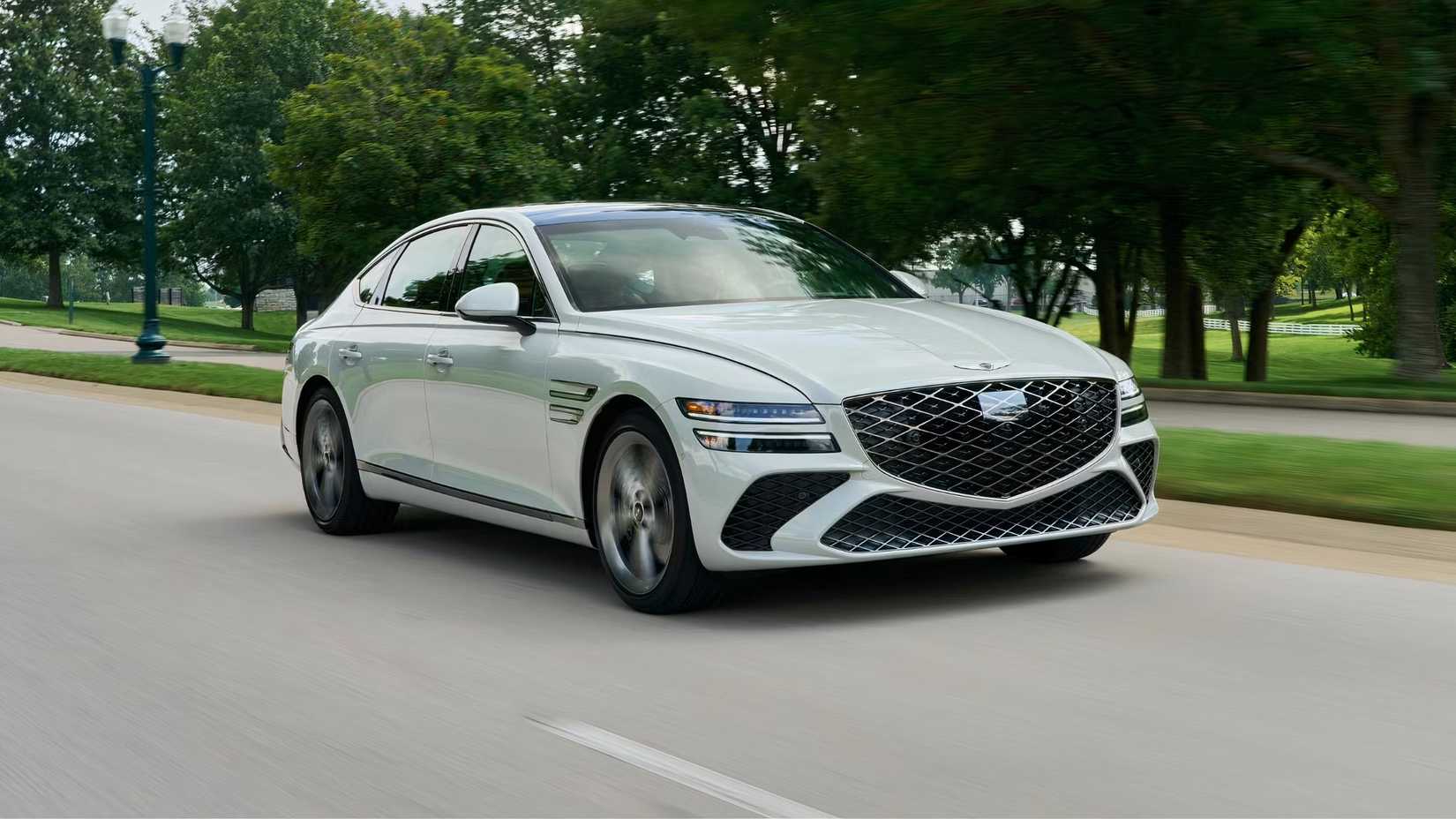 10 Luxury Sedans That Perfectly Blend Style And Speed