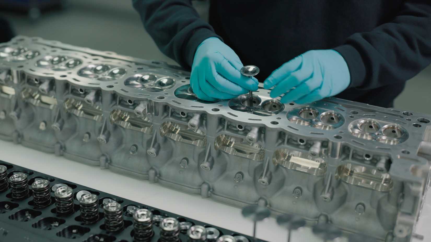 See Inside (And Hear )The Bugatti Tourbillon's Naturally Aspirated V-16 ...