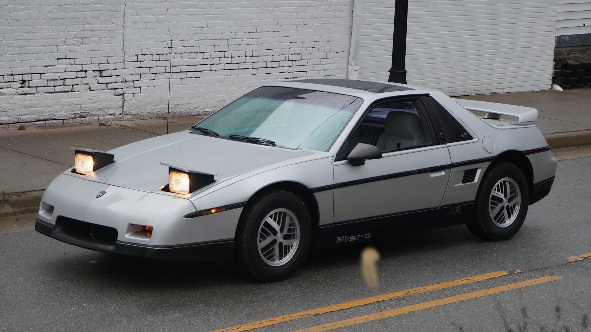 10 Iconic Cars That Keep the '80s Vibe Alive