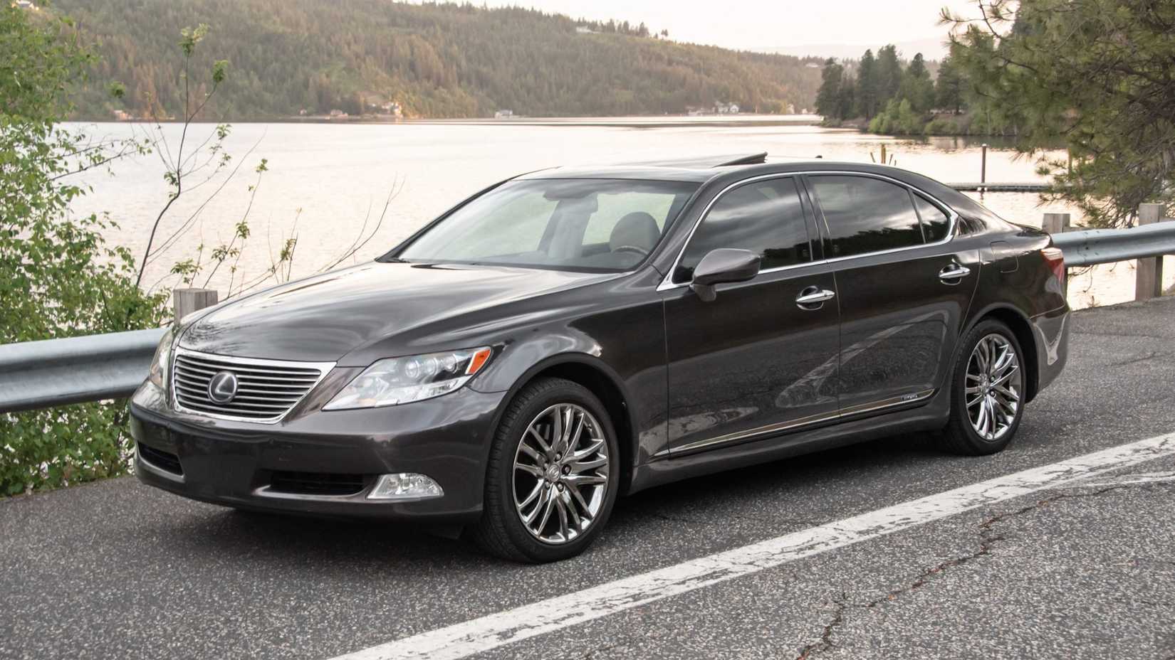This Japanese Hybrid V-8 Sleeper Is Now Cheaper Than A New Corolla