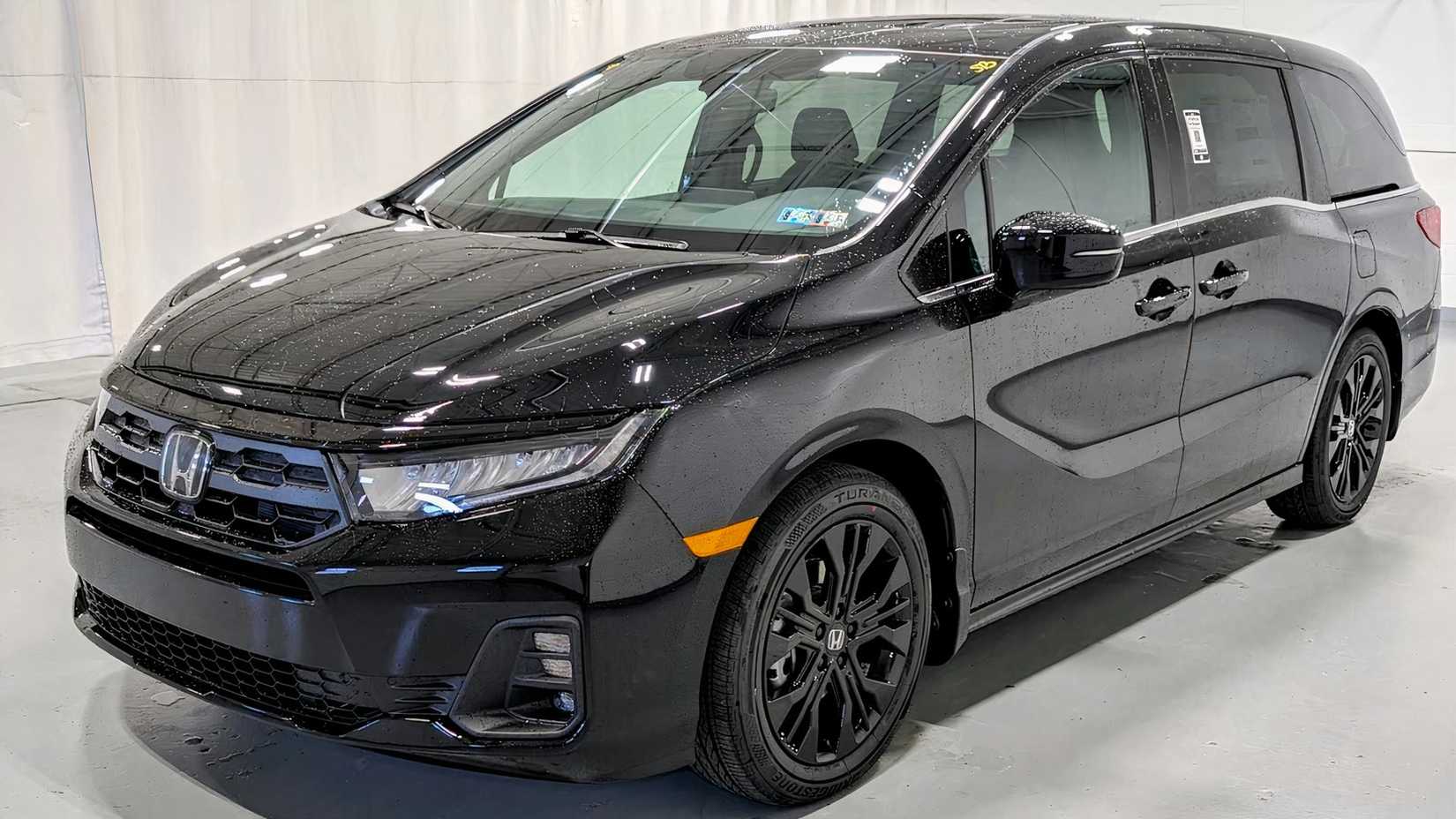 2025 Honda Odyssey: Top Family Minivan with Spacious, Tech-Laden Trims