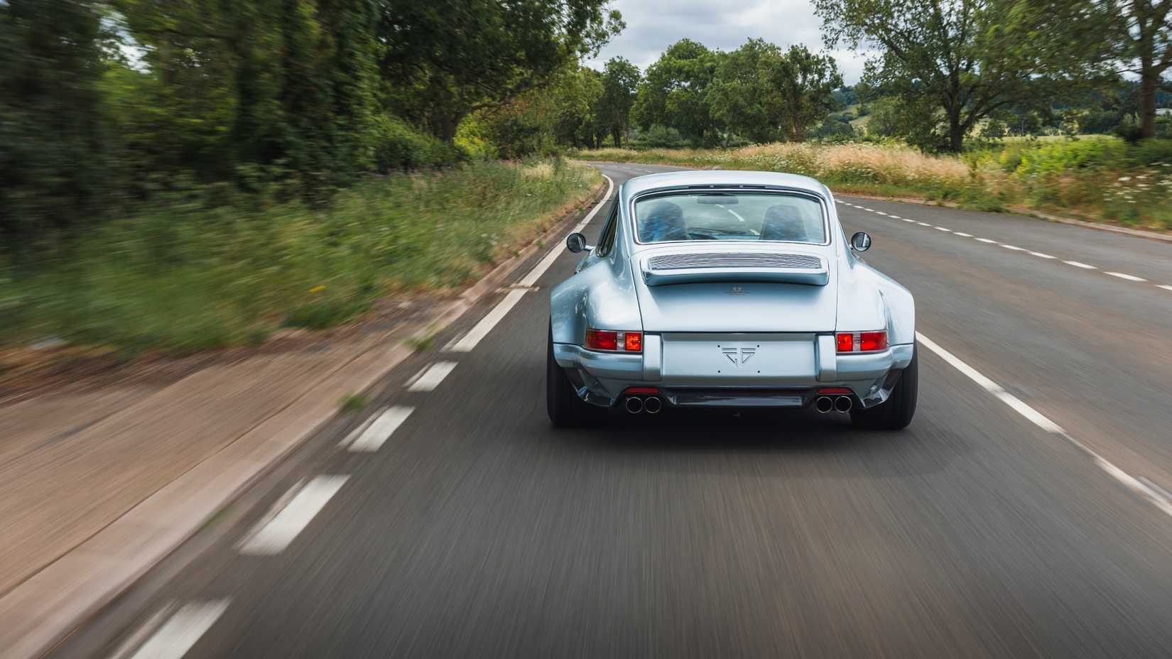 This Custom Air-Cooled Porsche 911 Build Schools The 911 GT3 RS In One ...