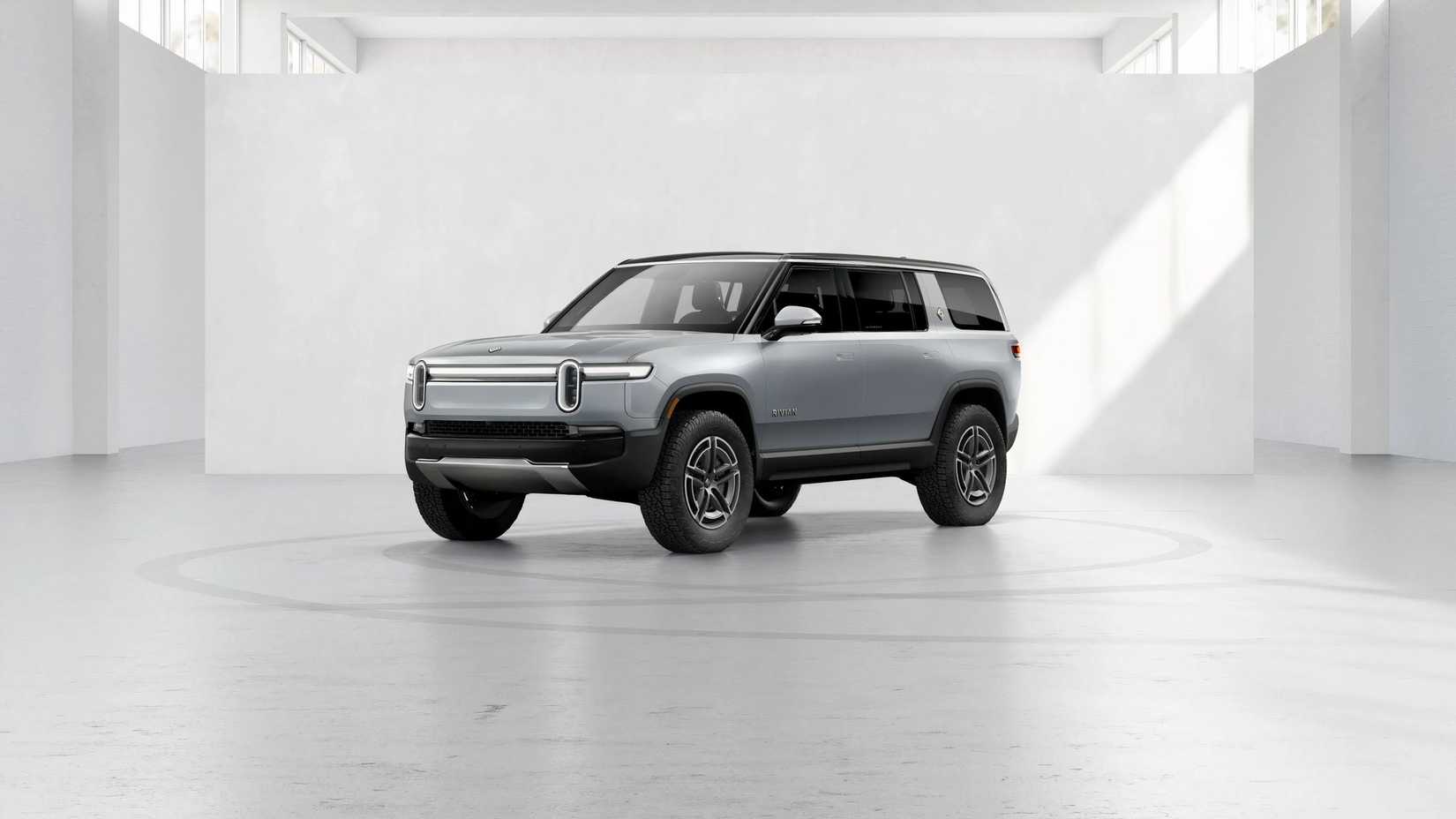 Base vs. Loaded: 2025 Rivian R1S