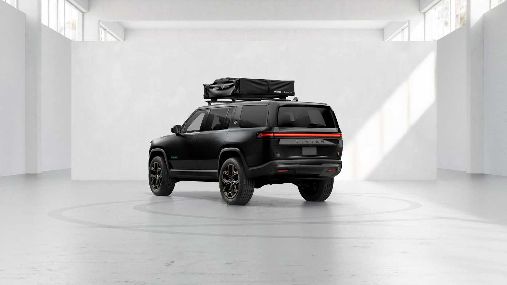 Base vs. Loaded: 2025 Rivian R1S