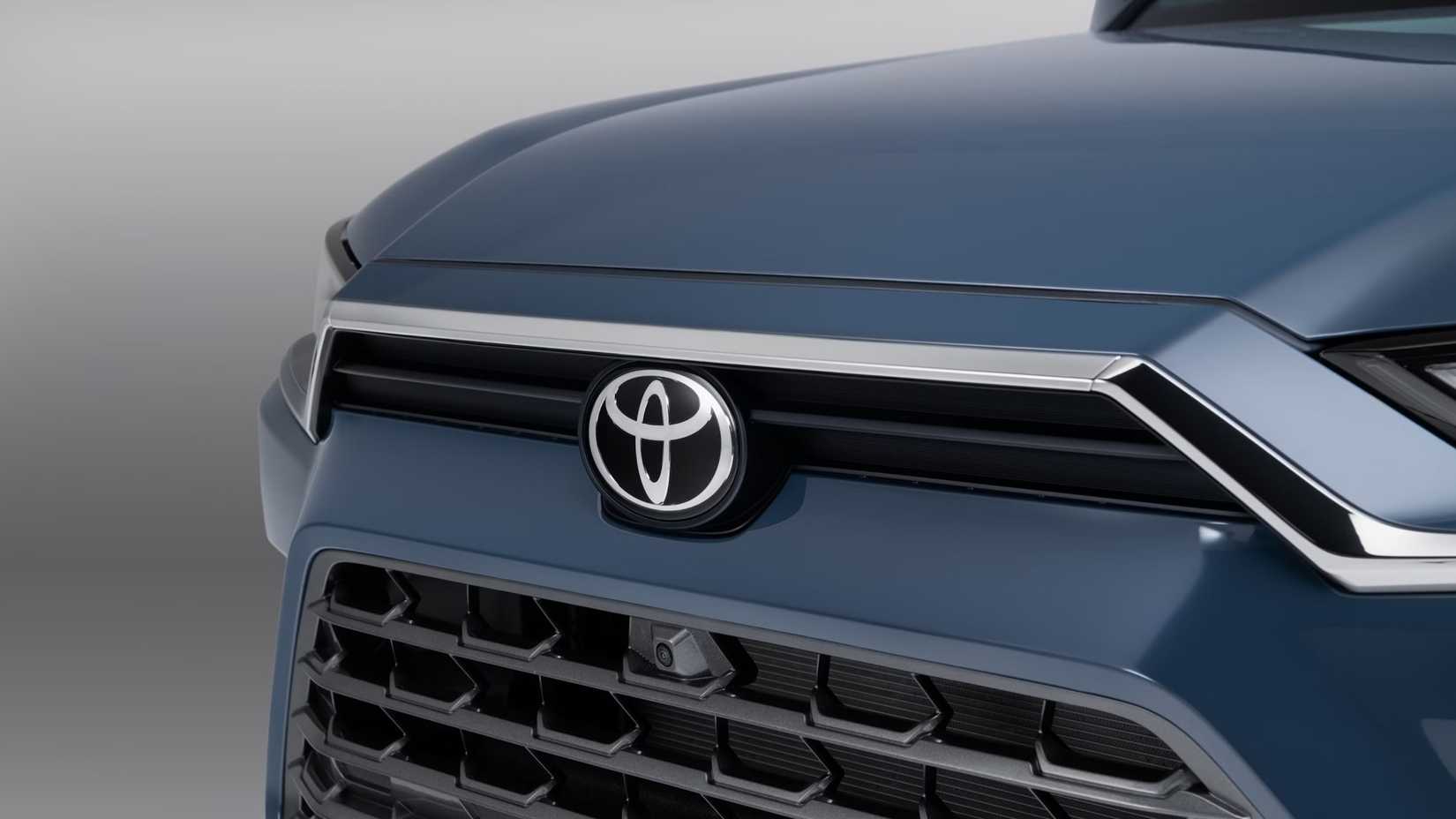 The Toyota Three-Row Hybrid That Hits 37 MPG Without A Plug