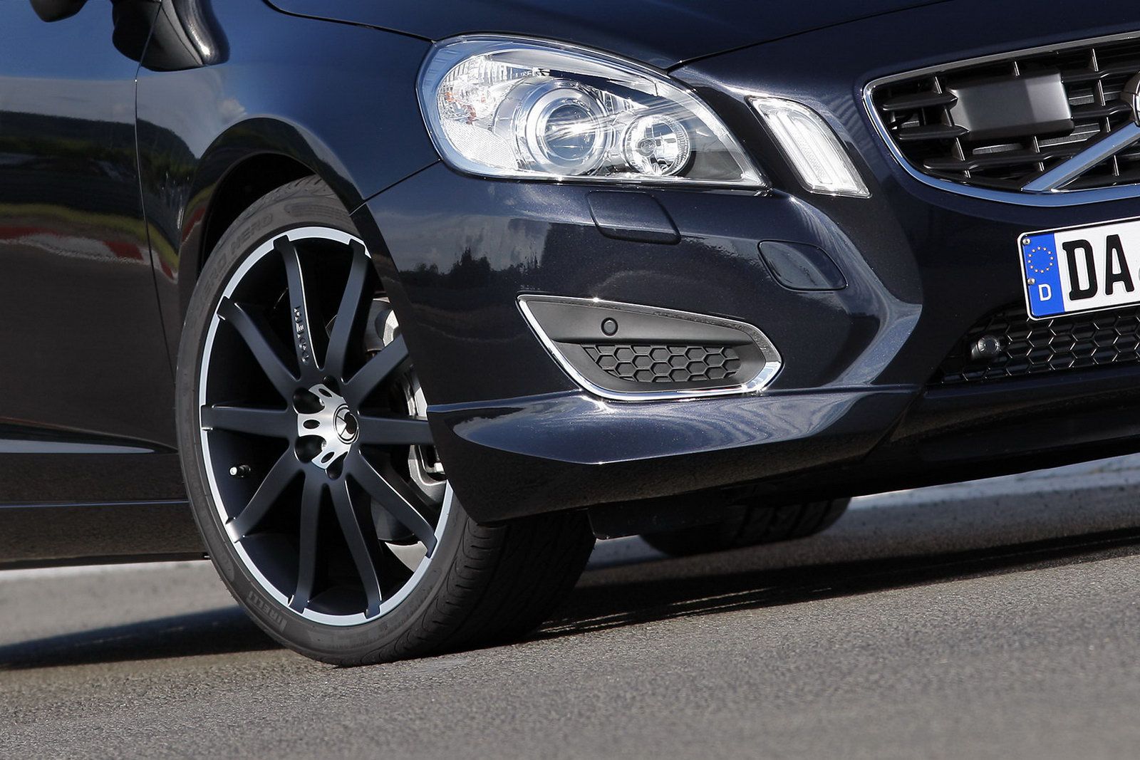 Volvo S60 by Heico Sportiv - official details revealed