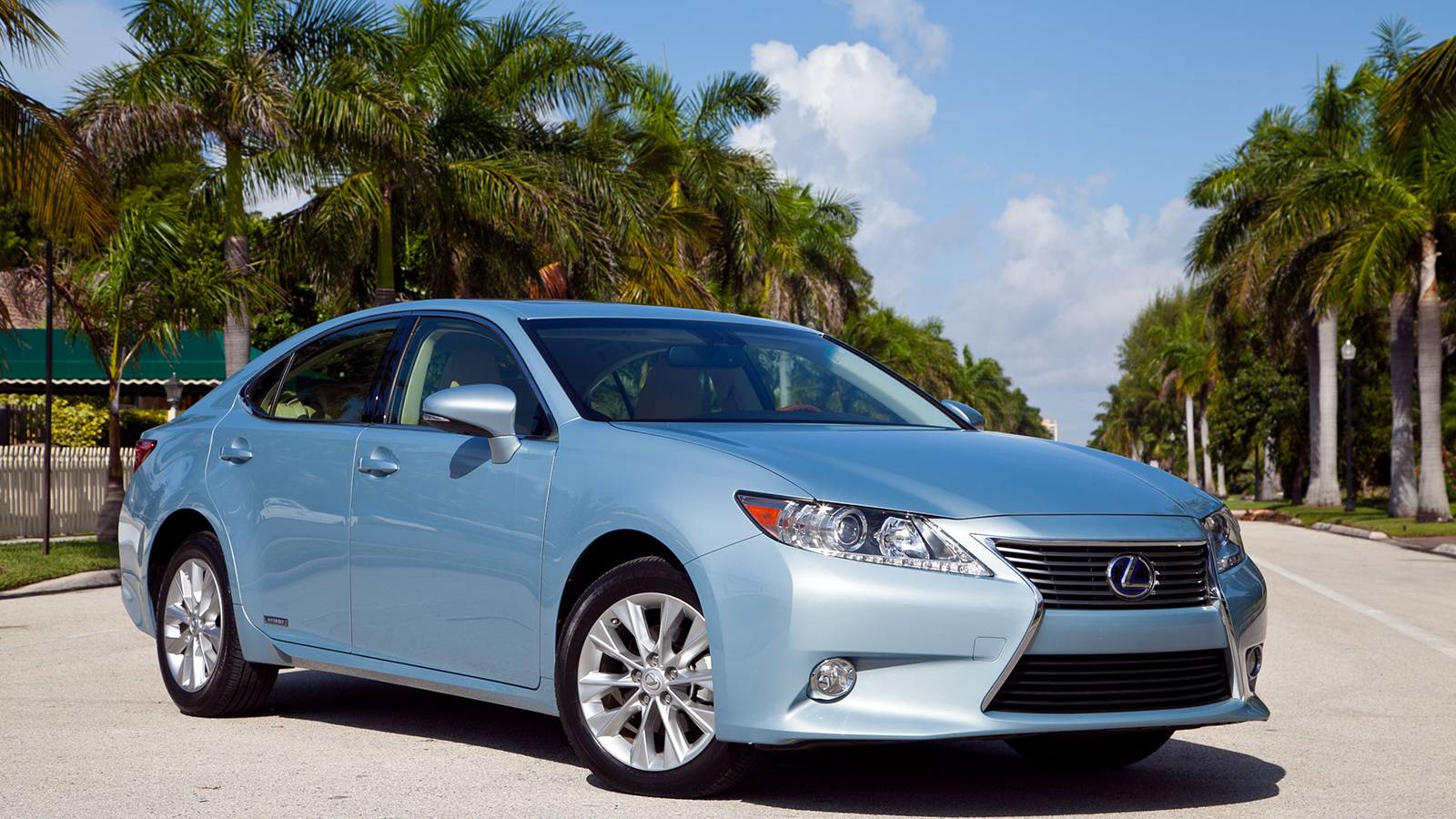 2013 - 2014 Lexus ES 300h