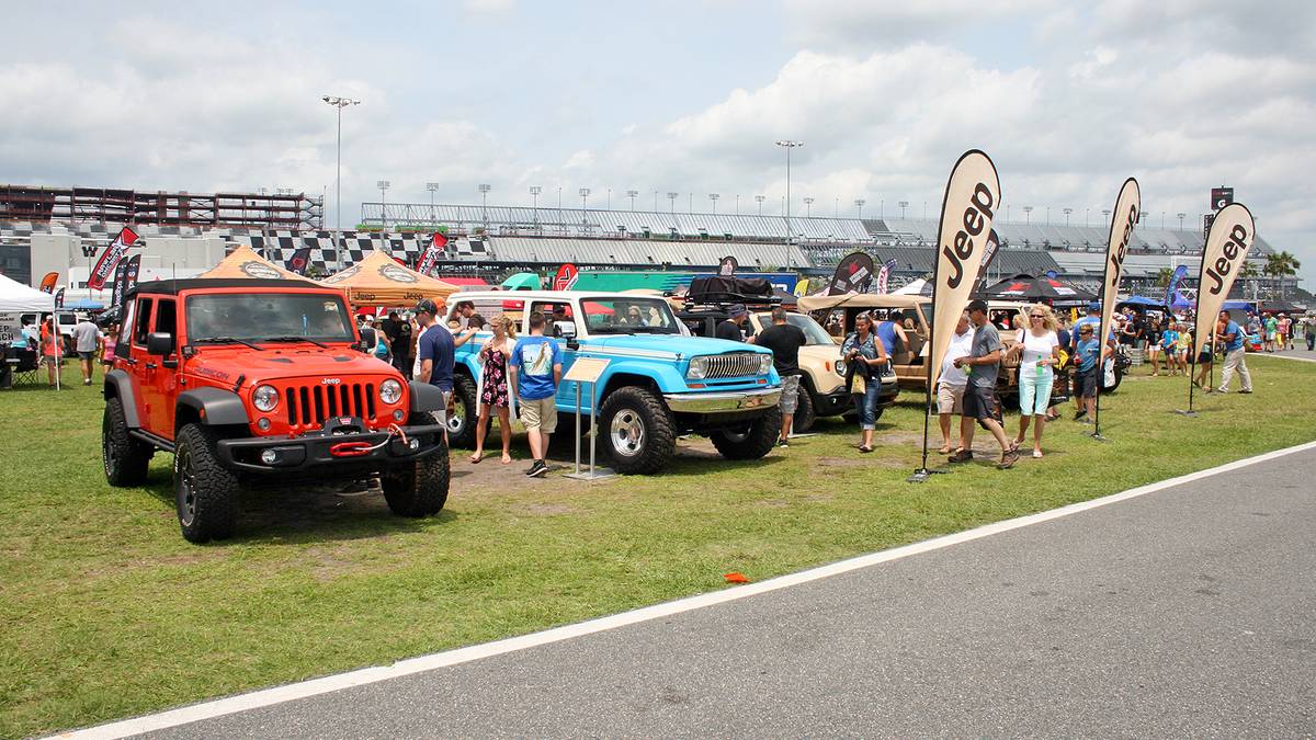 Jeep Beach Breaks Guinness World Record with Longest Jeep Parade