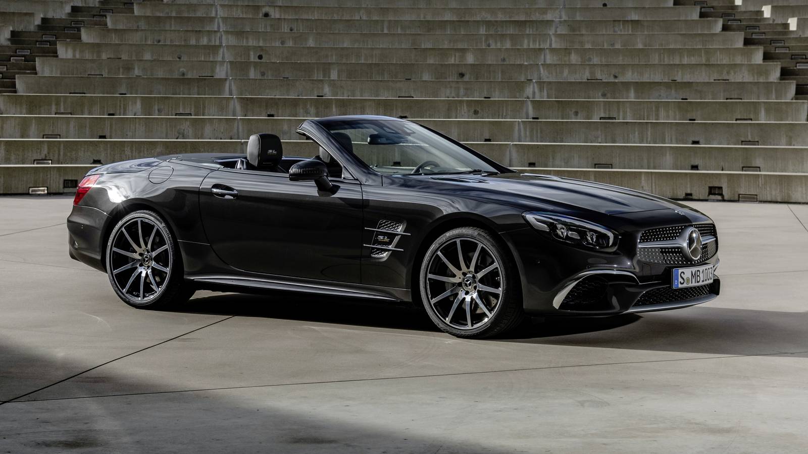 A New Mercedes SL is Coming for 2022 and It'll Be Designed By AMG