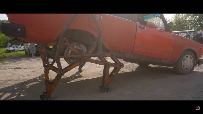 This Beat-Up Lada Has Rear Legs, 'Walks' Around Like It's Nothing