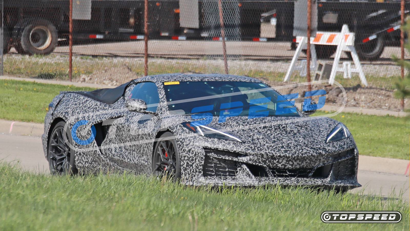 2025 Chevrolet Corvette ZR1 Spied With A Removal Roof Panel, Confirms ...