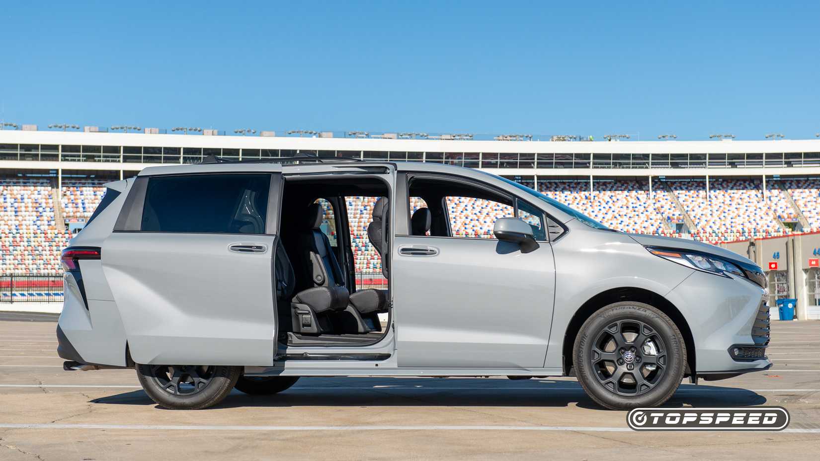 Small Changes Keep the 2025 Toyota Sienna Moving Forward