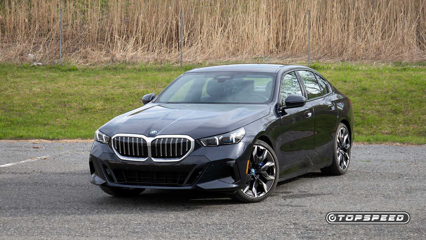 The Plug-In Hybrid 2025 BMW 550e Is Faster Than Past M5s